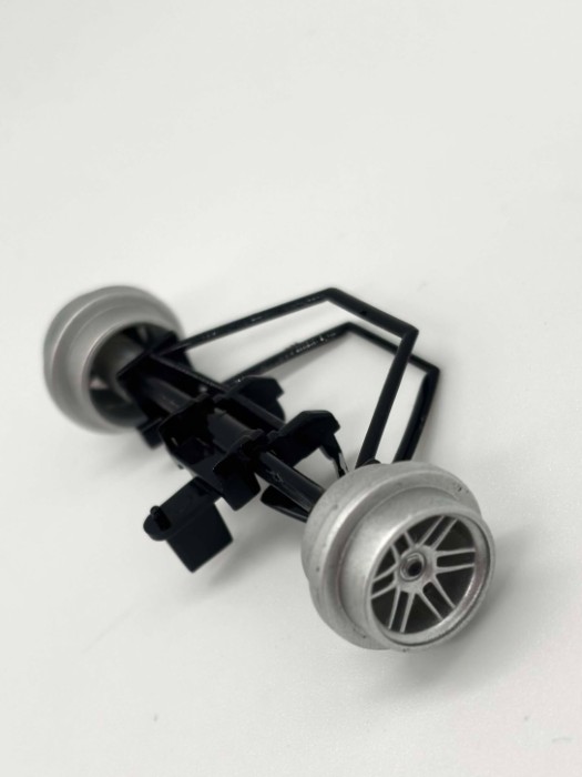 Greenhills Scalextric McLaren F1 MP4-16 Front Axle + Wheels + Wishbones ...